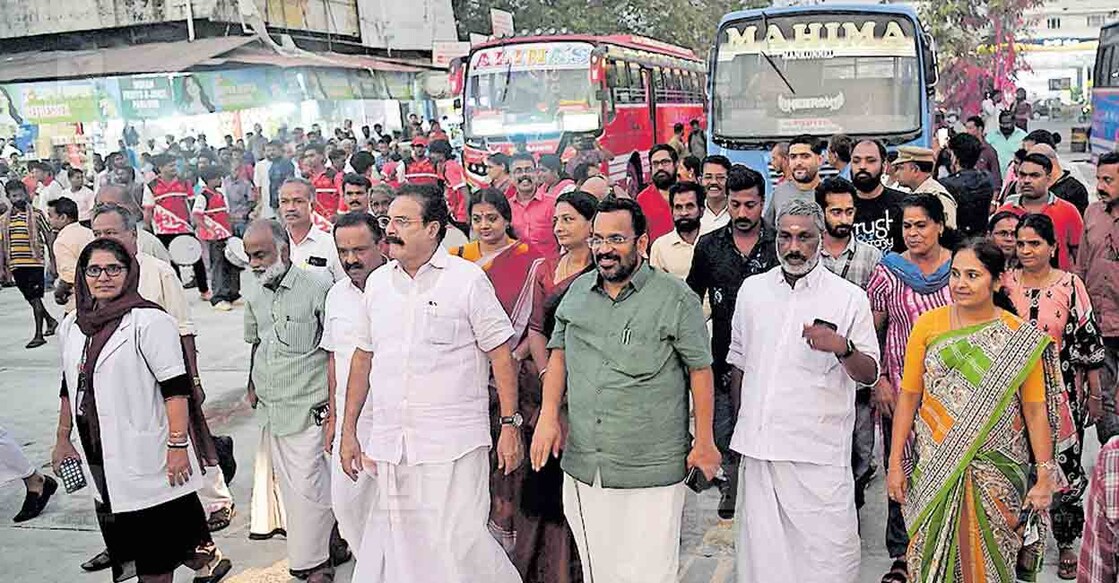 നവീകരിച്ച ഭാഗം തുറന്നു; കാത്തിരിപ്പിന് ഒടുവിൽ ശ്കതൻ സ്റ്റാൻഡിലേക്ക് ...
