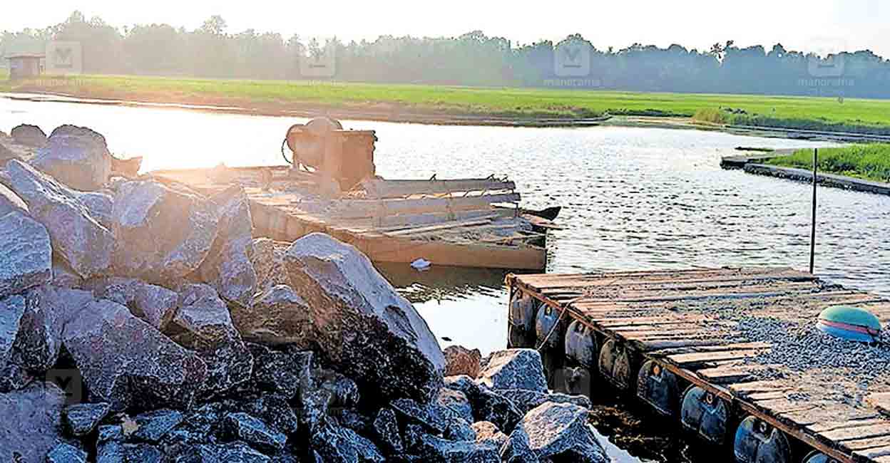 ചാത്തൻചാൽ, പെരുംതോട് നവീകരണ പ്രവർത്തനങ്ങൾ: കര പിടിക്കാതെ തോട് വികസനം ...