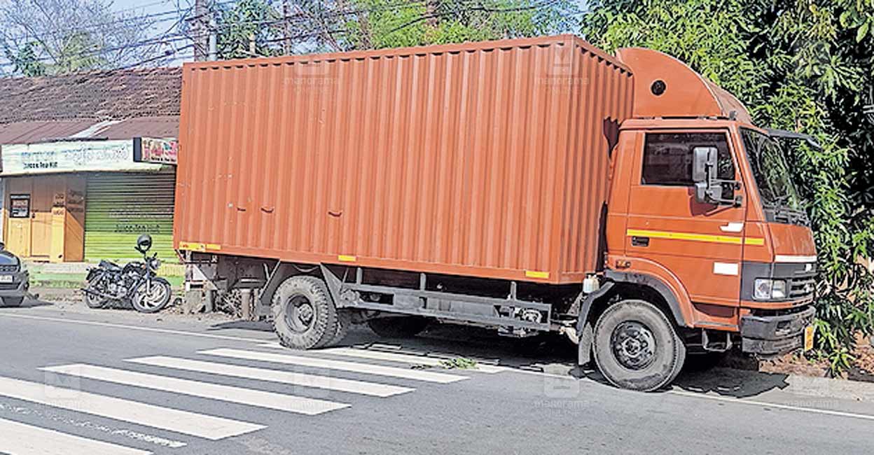 മോഷ്ടിച്ച വാഹനങ്ങൾ തമിഴ്നാട്ടിലെത്തിച്ച് വിൽക്കുന്ന സംഘം അറസ്റ്റി ...