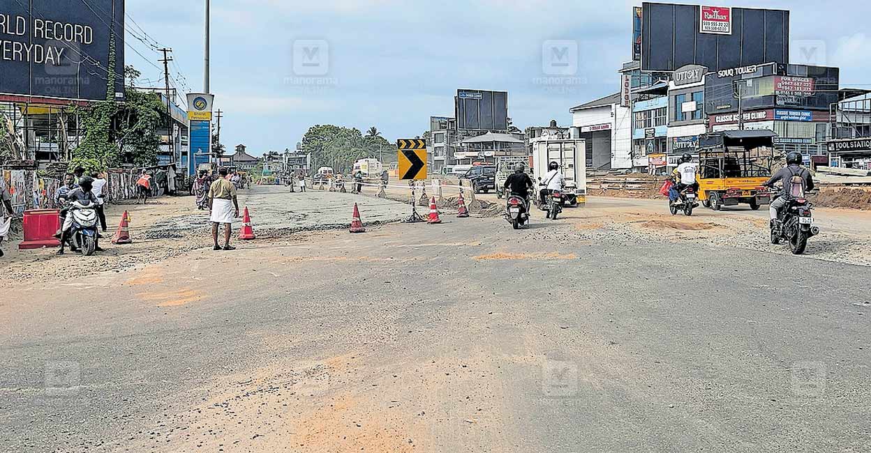 സർവീസ് റോഡ് വീതികൂട്ടി, യുടേൺ സുഗമമാക്കി; ആമ്പല്ലൂരിൽ താൽക്കാലിക ...