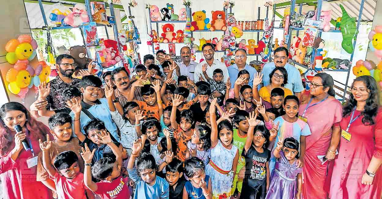 കൂട്ടായി കളിപ്പാട്ടം; കളിപ്പാട്ട വിതരണ പരിപാടി കലക്ടർ അർജുൻ പാണ്ഡ്യ ...