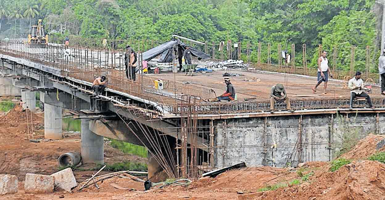 കൊണ്ടാഴി–കുത്താമ്പുള്ളി പാലം നിർമാണം പൂർത്തിയായില്ല | kuthampully ...