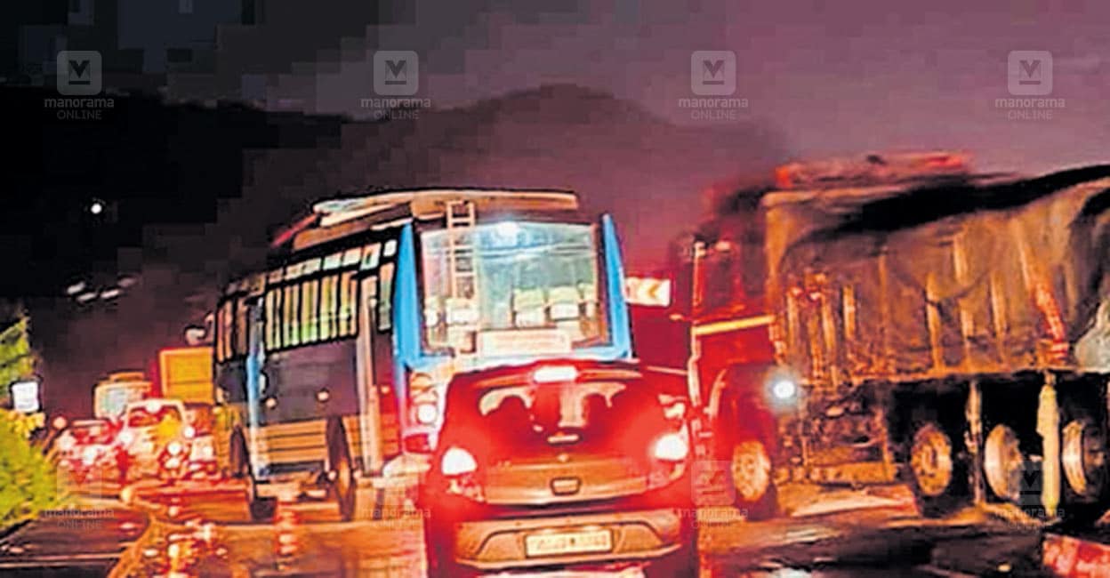 ‘മഹാകുരുക്ക്’: 56 കിലോമീറ്റർ പിന്നിടാൻ 90 രൂപ ടോൾ നൽകിയ യാത്രയ്ക്ക് 3 ...