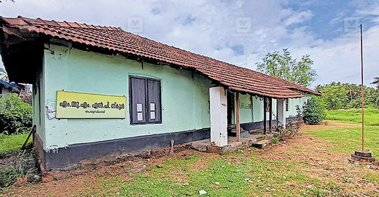 ഇവിടെ ടീച്ചറും സ്കൂളും കാത്തിരിക്കുന്നു, ഒരു വിദ്യാർഥിയെങ്കിലും പഠിക്കാ ...