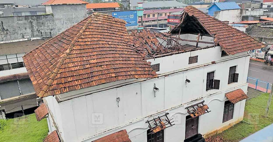 മാള ജൂത സിനഗോഗിന്റെ മേൽക്കൂര തകർന്നു; നവീകരിച്ചത് ഒന്നര വർഷം മുൻപ് ...