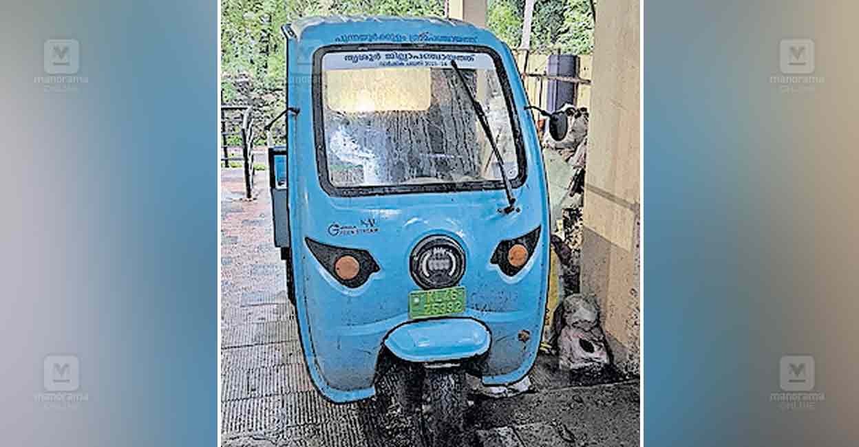 ഹരിതകർമ സേനയ്ക്ക് വണ്ടി വന്നു; വന്ന പോലെ നിൽക്കുന്നു | Punnayurkulam ...