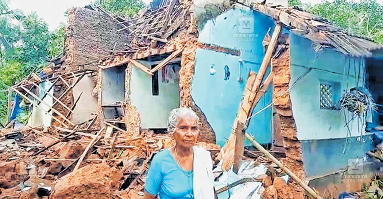 വീട് ഇടിഞ്ഞുവീണു; മൂന്നംഗ കുടുംബം രക്ഷപ്പെട്ടു | house collapse ...