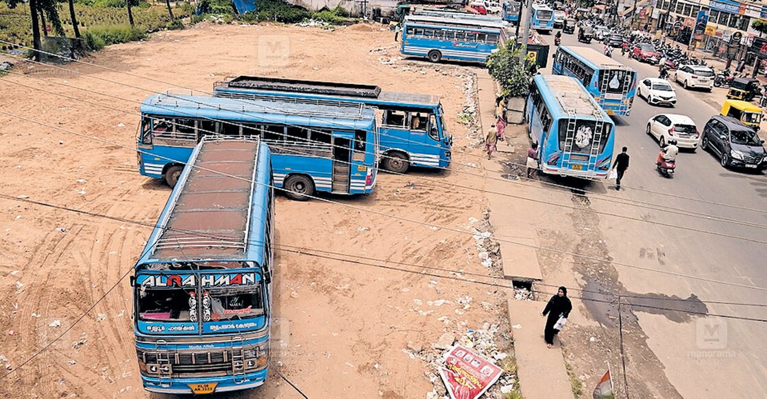 തൃപ്രയാർ ബസ് സ്റ്റാൻഡ്: ഉള്ളതു പൊളിച്ചു; പുതിയതു വന്നുമില്ല | Thrissur ...