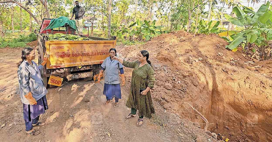 വേസ്റ്റായില്ല ! കലോൽസവ കലവറയിലെ ജൈവമാലിന്യം തള്ളാൻ സൗകര്യം ഒരുക്കി കൗ ...