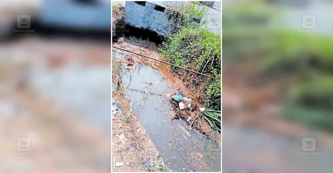 ആളൂർ വലിയ കനാലിൽ മാലിന്യം | Aloor canal waste | Waste in canals Kerala ...