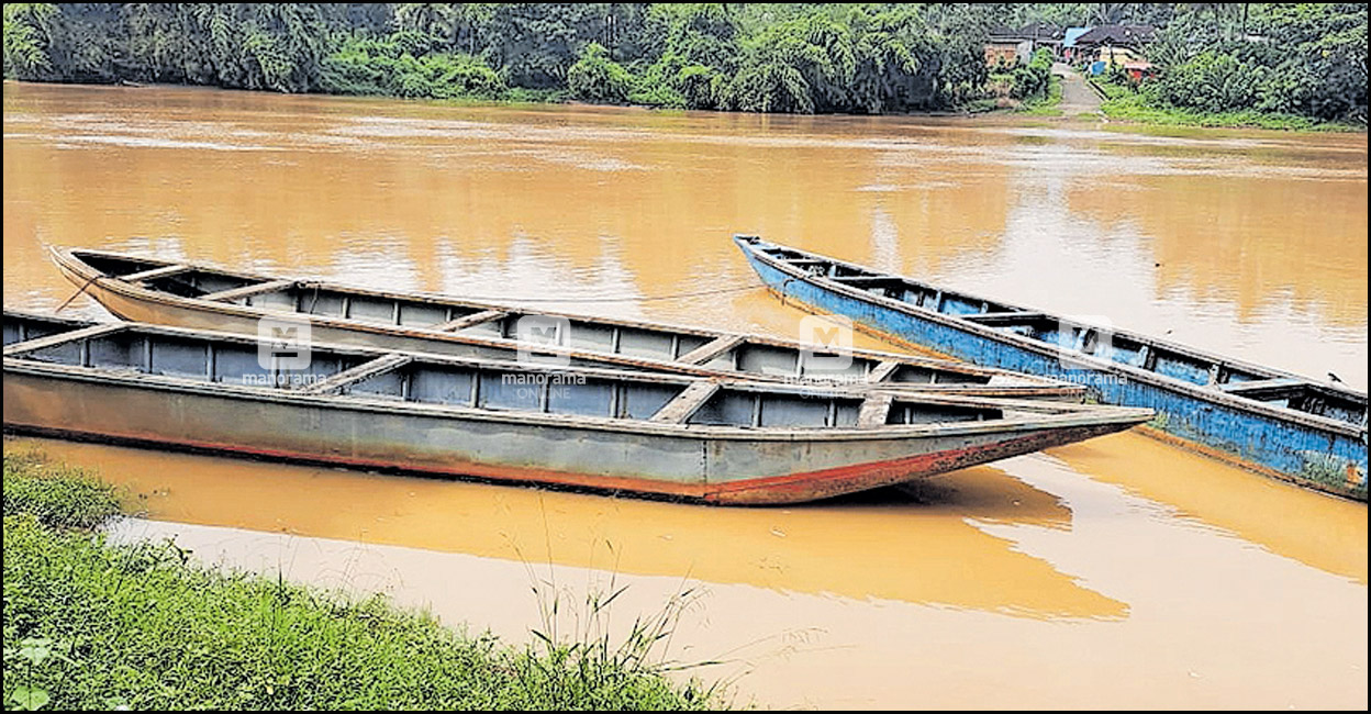 കബനിയിലെ തോണിക്കടവുകൾ തുറക്കാൻ നടപടി വേണം