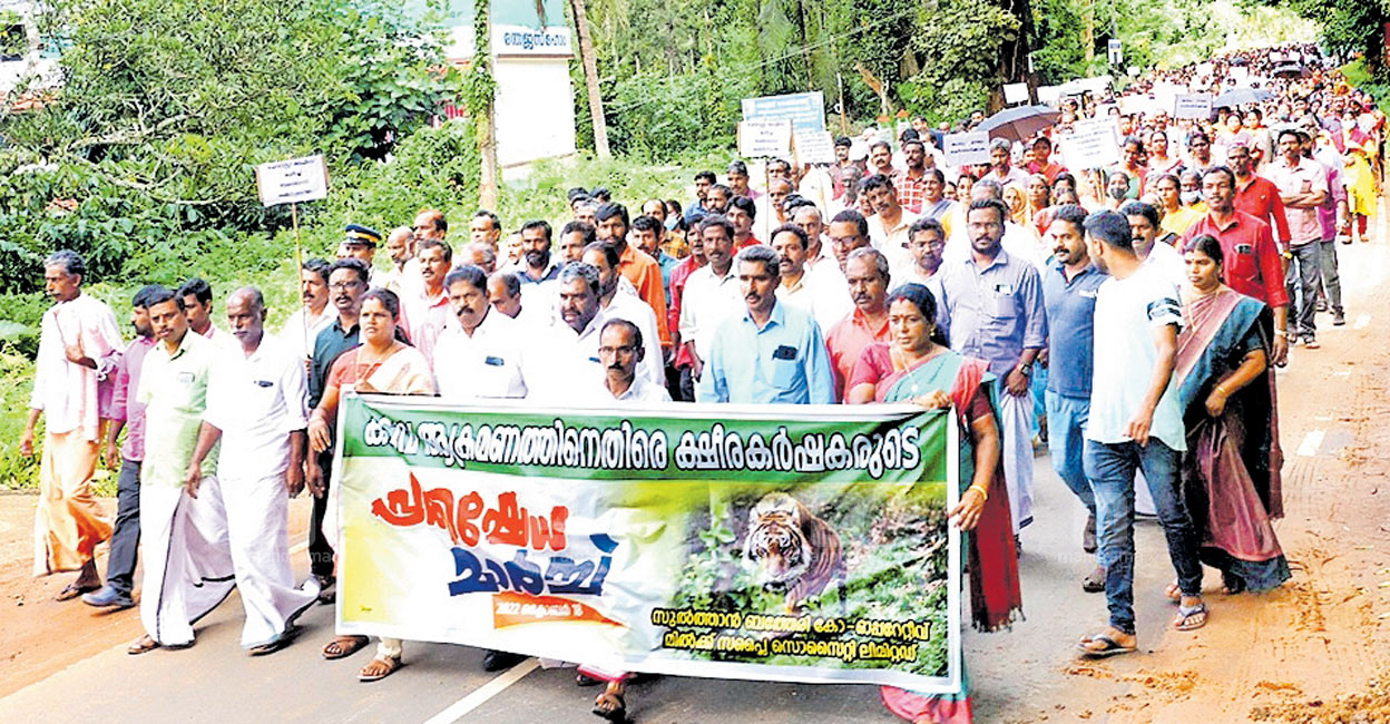 അണിയറയിലൊളിച്ച് കടുവ; അരങ്ങിൽ സമരകാഹളം