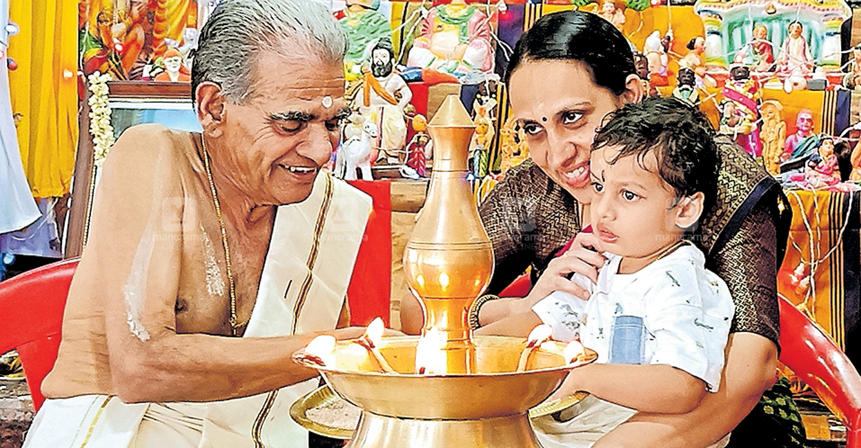 2 വർഷത്തെ ഇടവേളയ്ക്കുശേഷം വീണ്ടും ആഘോഷമായി വിദ്യാരംഭം | Vidyarambham ...