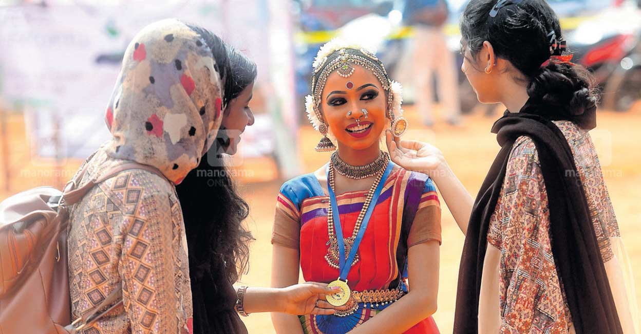 ആദ്യ ദിനത്തിൽ ഉപജില്ലകളിൽ മുന്നിൽ മാനന്തവാടി – 454 പോയിന്റ് | School ...