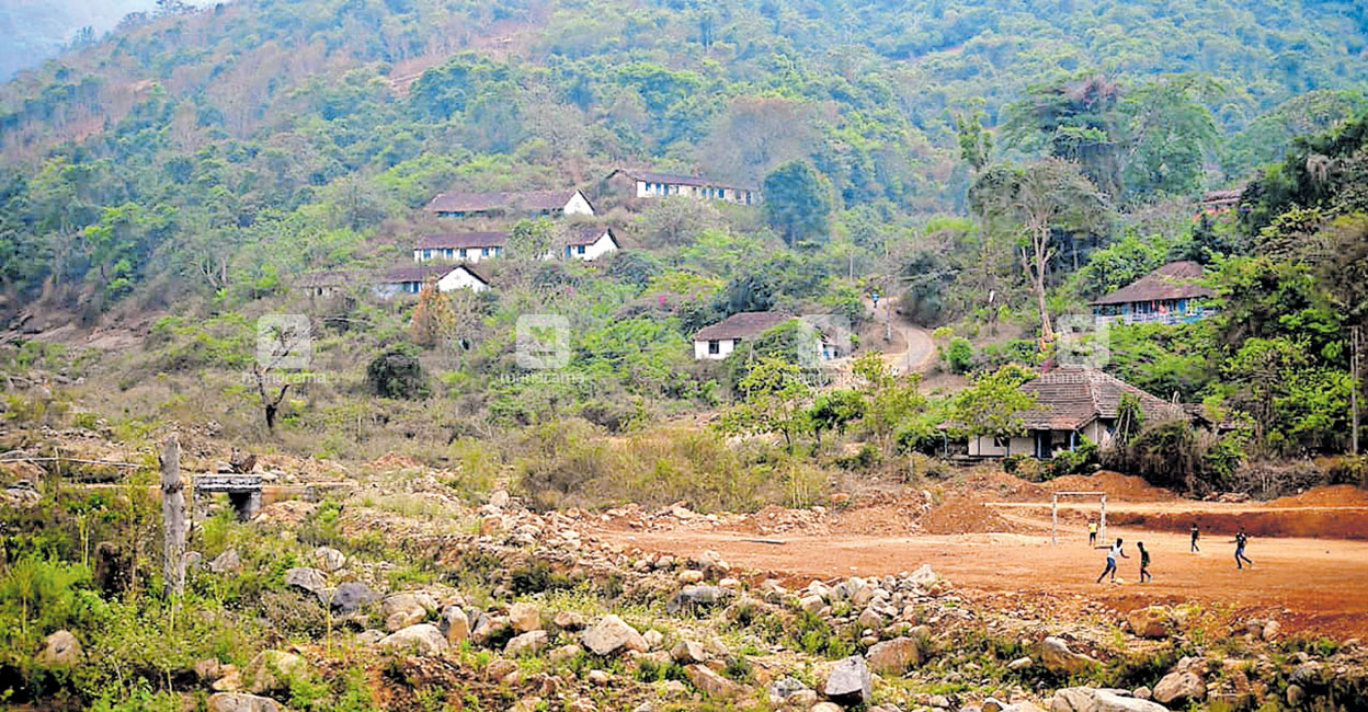 32 മണിക്കൂറില്‍ 800 മില്ലിമീറ്ററിലധികം മഴ; രണ്ടു കുന്നുകള്‍ ഒന്നിച്ച് ...