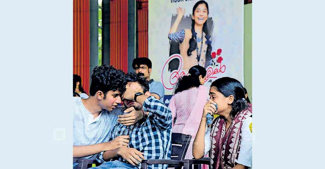 ഓ‌ർമകളിൽ... സാറ; കുസാറ്റിലെ അപകടത്തിൽ മരിച്ച സാറ തോമസിന്റെ സംസ്കാരം ...