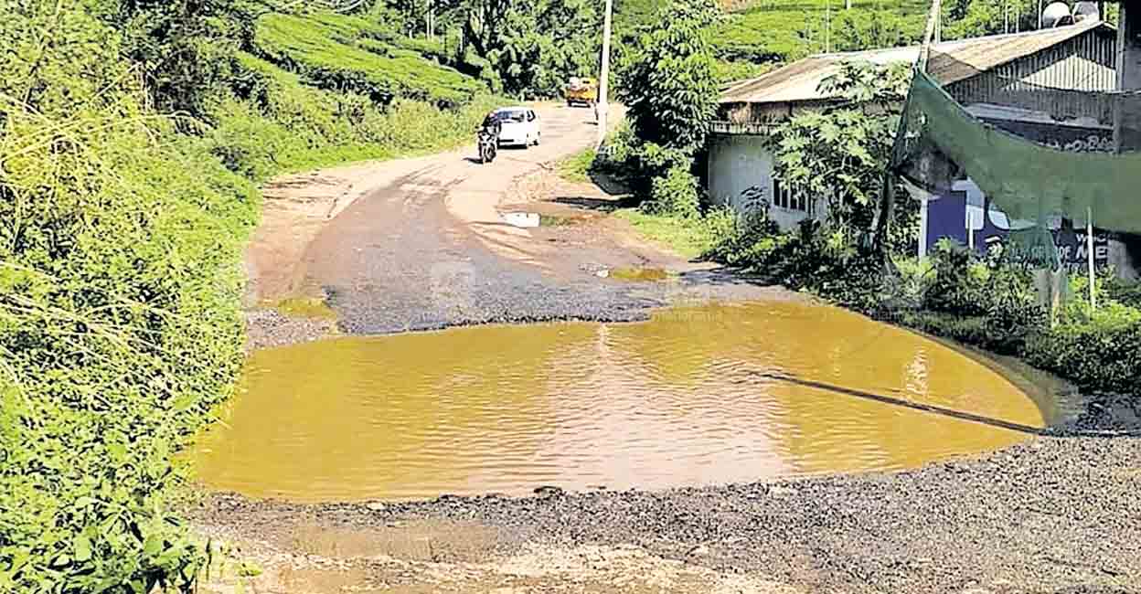 ചൂരൽമല റോഡ് നവീകരണം ഇഴയുന്നു; ചൂരലെടുത്ത് ജനം