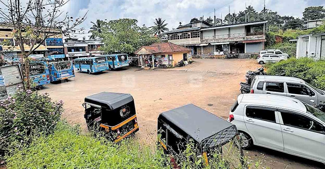 യാത്രക്കാരെ വല്ലാതെ വലച്ച് വടുവൻചാൽ ബസ് സ്റ്റാൻഡ്