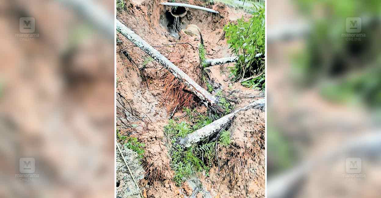 മഴയിൽ ഇടിഞ്ഞ റോഡ് നന്നാക്കാൻ നടപടിയില്ല; ഓവുപാലം തകർന്ന് റോഡ് നശിച്ചത് ...