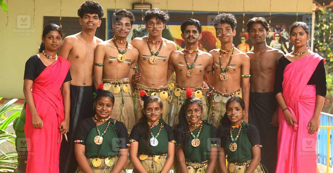 കലോത്സവത്തിൽ വേറിട്ട കാഴ്ചയൊരുക്കി പളിയ നൃത്തം-വിഡിയോ | Palaya Dance ...