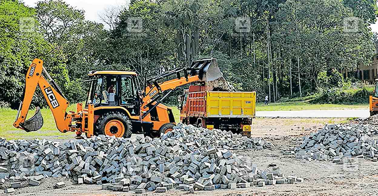 സ്കൂൾ മൈതാനത്തെ ഹെലിപാഡുകൾ പൊളിച്ചു തുടങ്ങി | Kalpetta | Helipad | SKMJ ...
