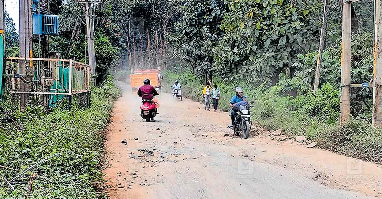 നഗര റോഡുകളോട് മുഖംതിരിച്ച് അധികൃതർ; പുളിയാർമല -മുണ്ടേരി റോഡ് തകർന്നു ...