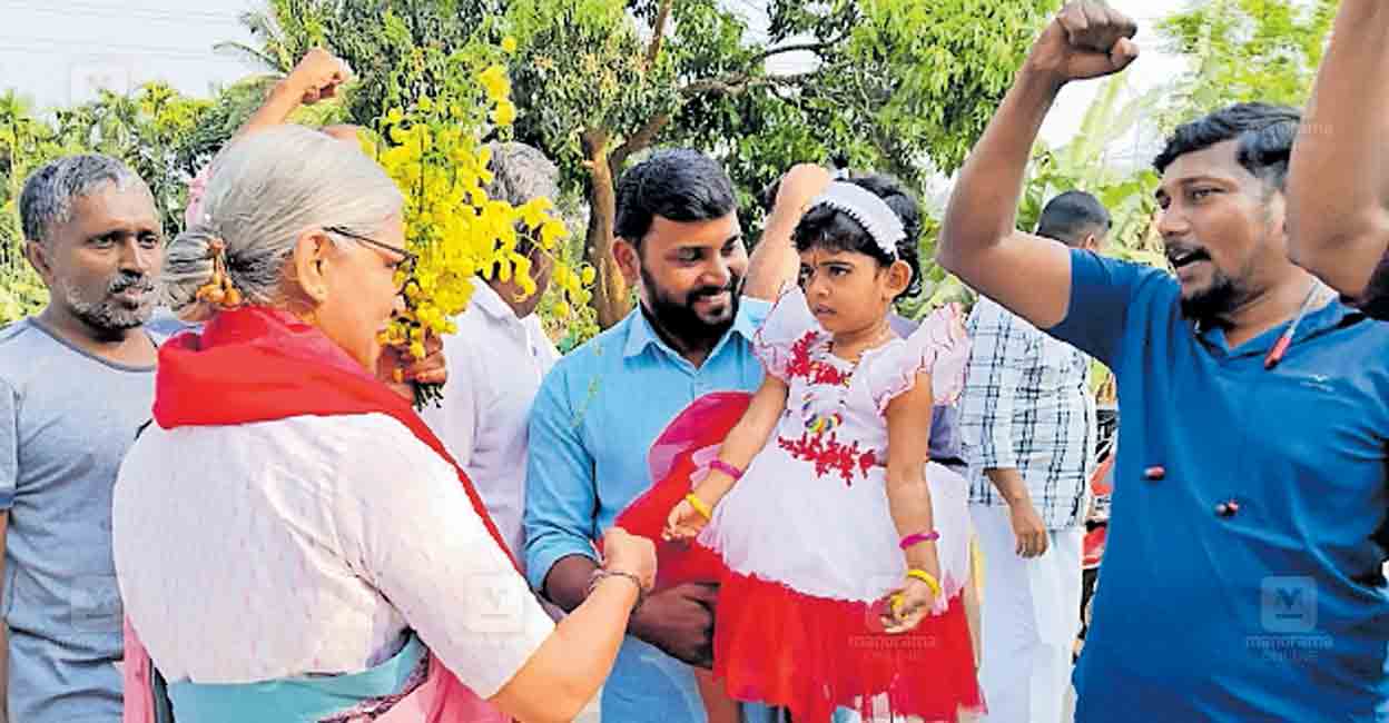 എൽഡിഎഫ് സ്ഥാനാർഥി ആനി രാജ ആദ്യഘട്ട പര്യടനം പൂർത്തിയാക്കി | Annie Raja ...