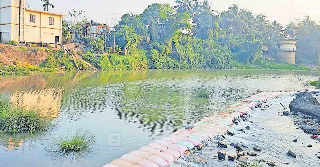 പുഴകളിലെ നീരൊഴുക്ക് കുറഞ്ഞു; പനമരം മേഖലയിൽ തടയണ നിർമാണം തകൃതി