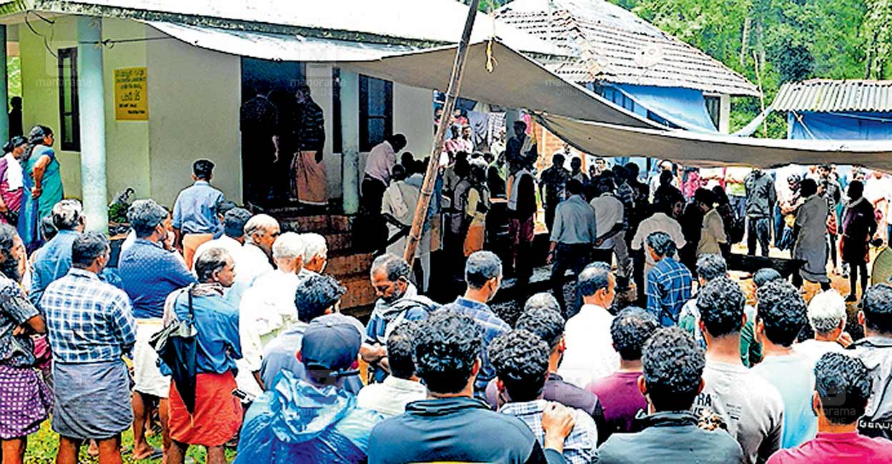 രാജുവിന്റെ മരണം: തോരാതെ പ്രതിഷേധം; നാടൊന്നാകെ വീട്ടിലേക്ക്