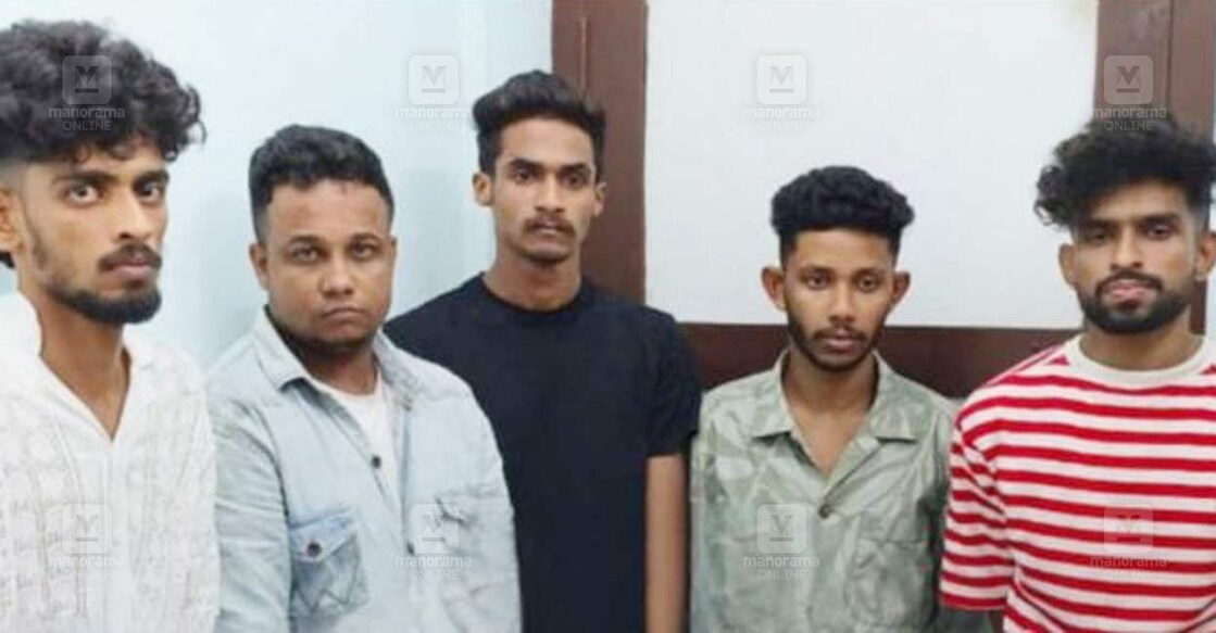 ബാവലി എക്സൈസ് ചെക്ക് പോസ്റ്റിൽ വൻ ലഹരിമരുന്ന് വേട്ട | drug bust ...