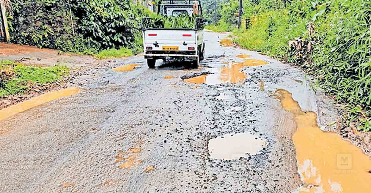 പത്താംമൈൽ റോഡിന് വേണം അൽപം ദയ; 2.7 കിലോമീറ്റർ റോഡിൽ ഒരിടം പോലും തകരാ ...