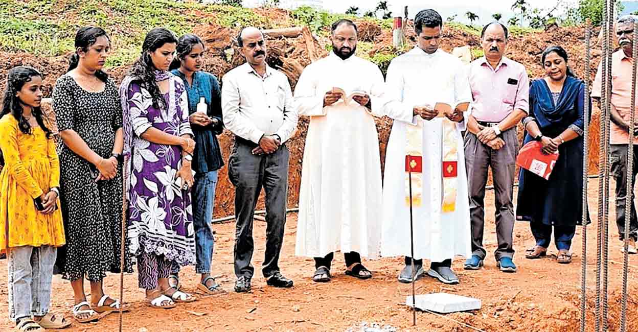 ഉരുൾപൊട്ടൽ ദുരന്തം: 10 വീടുകൾ നിർമിച്ചുനൽകാൻ എറണാകുളം–അങ്കമാലി അതിരൂപത ...