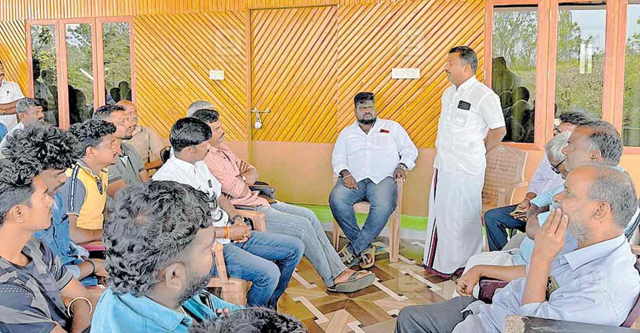 മസിനഗുഡിയിലെ വനംവകുപ്പ് ഇടപെടൽ; ജനകീയ സംരക്ഷണ സമിതി പ്രതിഷേധിച്ചു ...
