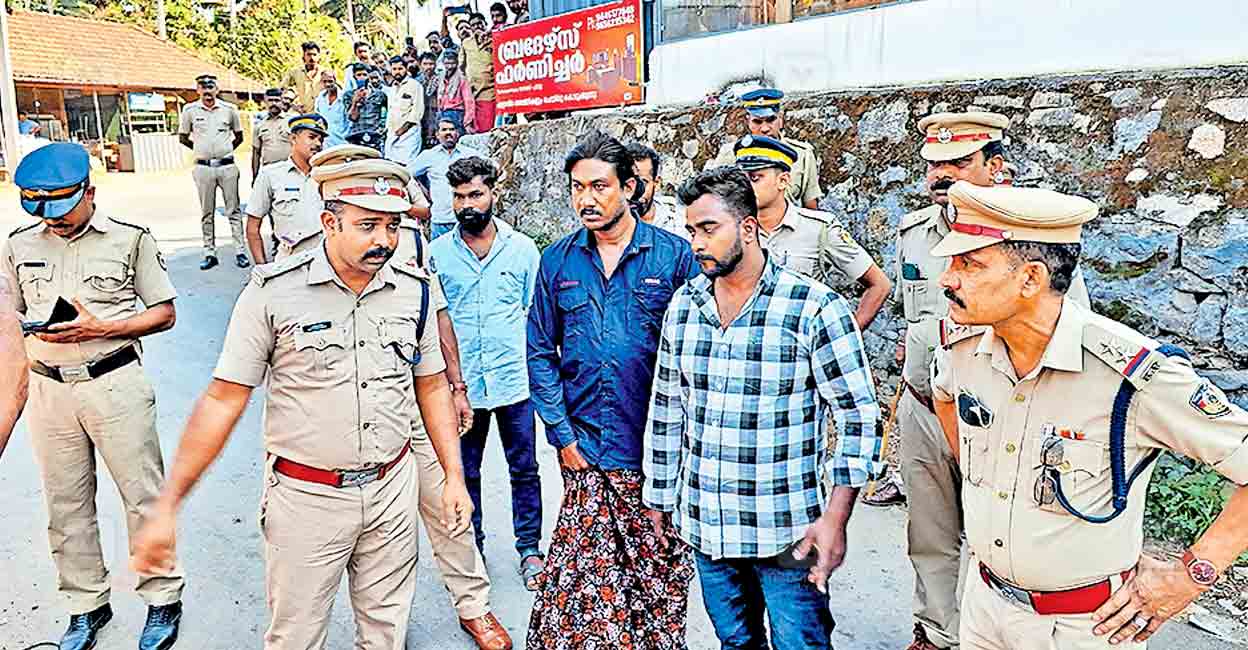 റിയാസ് കൊലക്കേസ്: പ്രതികളുമായി പൊലീസ് തെളിവെടുപ്പ് നടത്തി | Pulpally ...