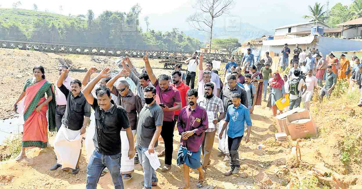 വീടെവിടെ, ഉറപ്പെവിടെ സർക്കാരേ? ദുരന്തബാധിതർ ഒത്തുകൂടി; പുനരധിവാസം ...