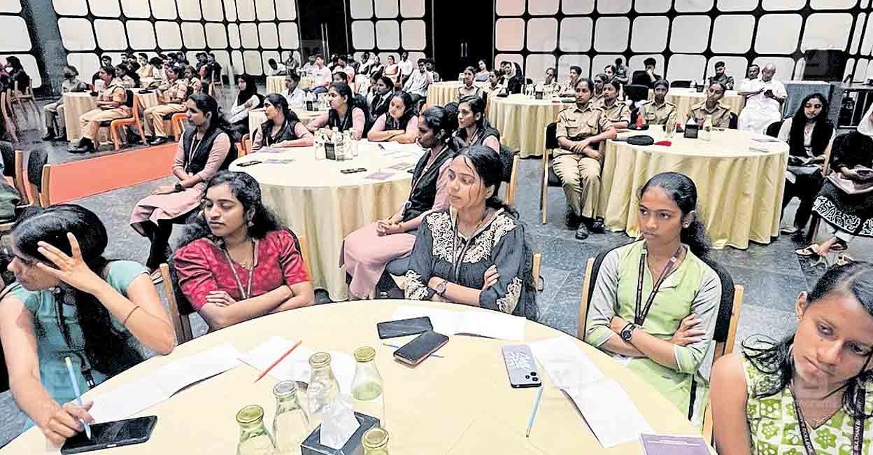 ഉരുളിൽ കെടാത്ത വെളിച്ചമാകാൻ | Wayanad flood | Wayanad women | Wayanad ...