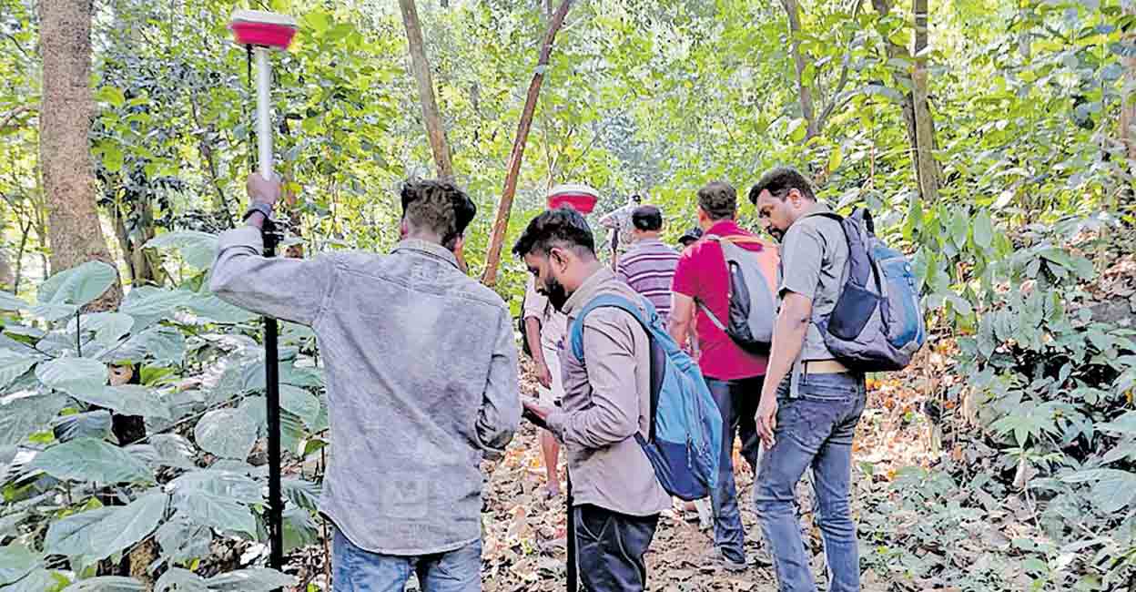 ജിപിഎസ് സിഗ്‌നൽ കിട്ടുന്നില്ല; പൂഴിത്തോട് വനത്തിലെ റോഡ് സർവേ നിർത്തി ...