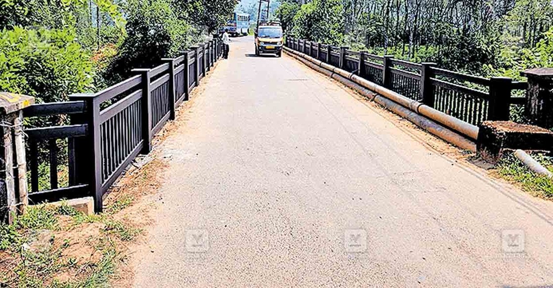 ചെറുപുഴ പാലത്തിന് കൈവരികൾ സ്ഥാപിച്ചു | Venniyod | Cherupuzha bridge ...