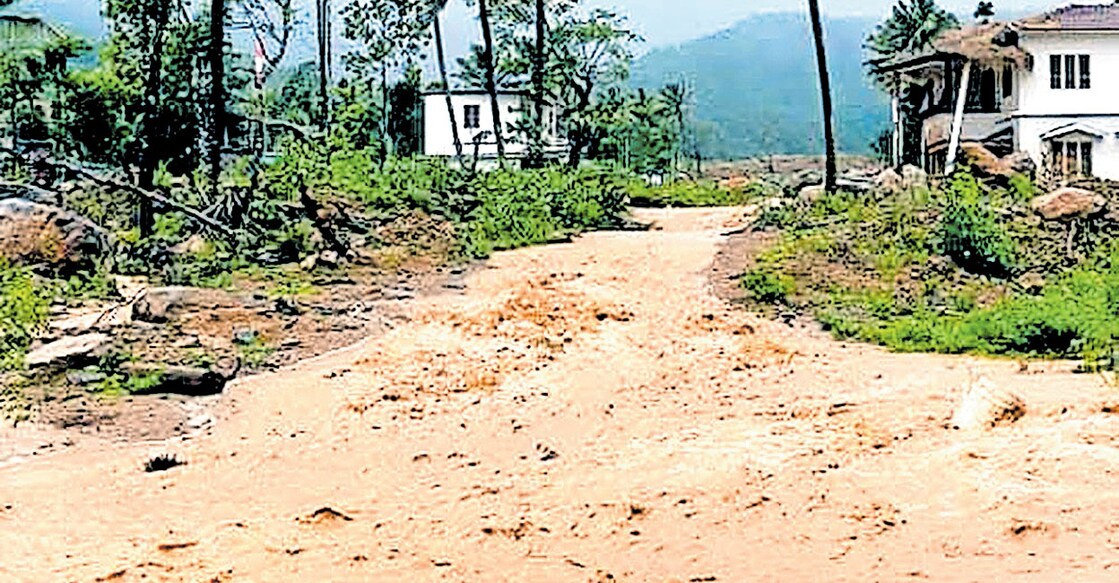 തോരാമഴ; ചൂരൽമല ഇരുട്ടിൽ: 4 ദിവസമായി വൈദ്യുതിയില്ല, മൊബൈൽ നെറ്റ്‌വർക്ക് ...