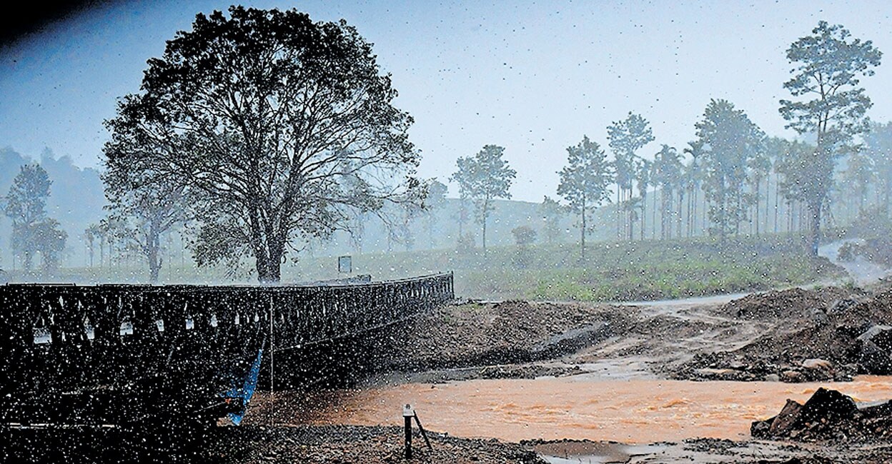 പെരുമഴ, പെരുത്ത നഷ്ടം: താഴ്ന്ന പ്രദേശങ്ങൾ വെള്ളത്തിലായി; വൈദ്യുതി ...