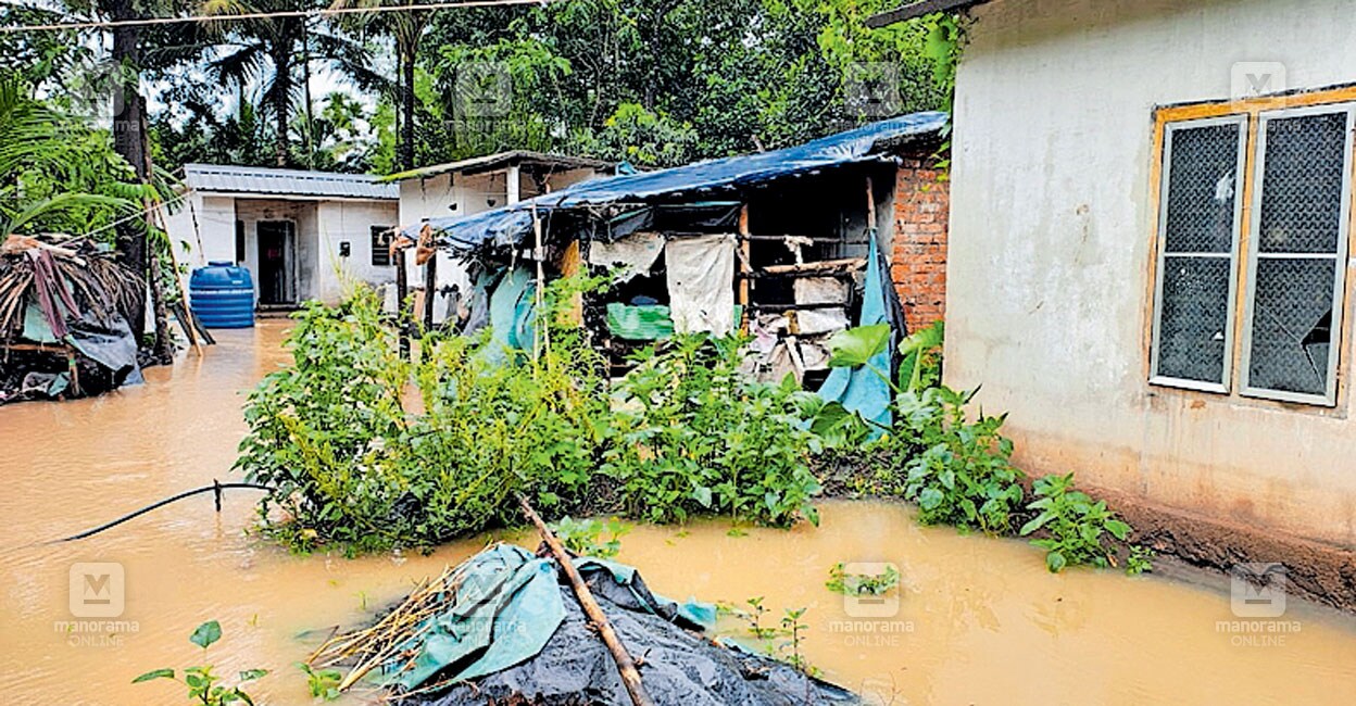 മഴ: വയനാട് ജില്ലയിൽ 15 ദുരിതാശ്വാസ ക്യാംപുകൾ; 592 പേരെ മാറ്റിപ്പാ ...