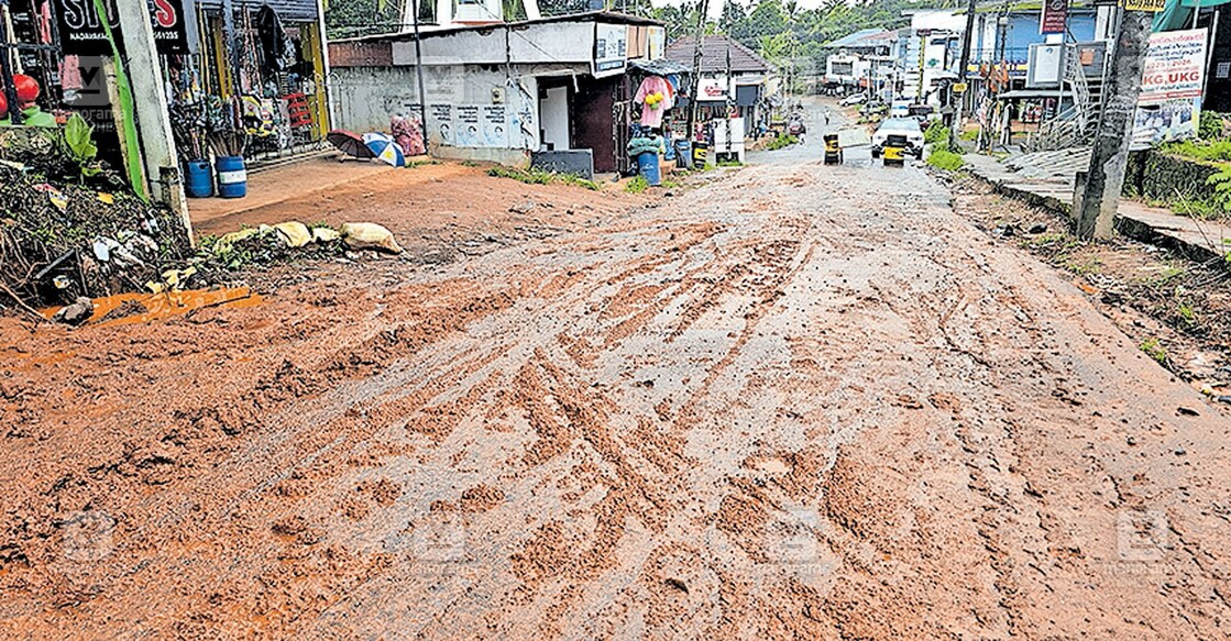 റോഡ് നിർമാണത്തിലെ തകരാർ നടവയൽ ടൗൺ ചെളിക്കുളം | Nadavayal | Beenaachi ...