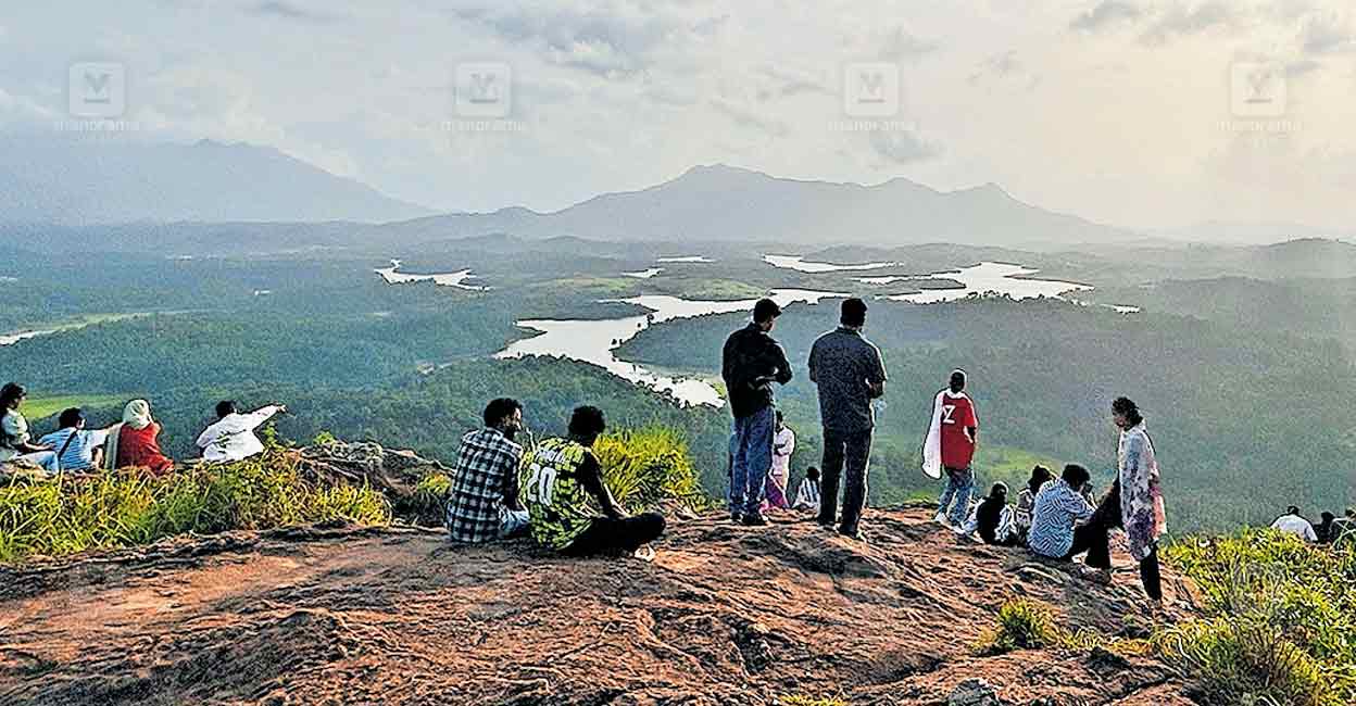 ഉദയ, അസ്തമയ കാഴ്ചകളെല്ലാം ഭംഗിയോടെ ആസ്വദിക്കാം; മനംകവര്‍ന്ന് മഞ്ഞപ്പാറ ...