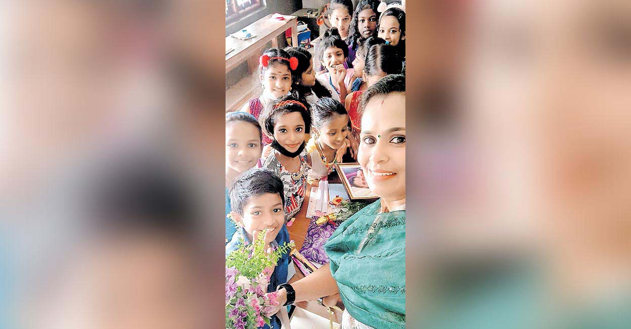 മികച്ച എൽപി സ്കൂൾ അധ്യാപികയ്ക്കുള്ള സംസ്ഥാന അവാർഡ് നേടി എസ്.കെ.ആശ | S.K ...