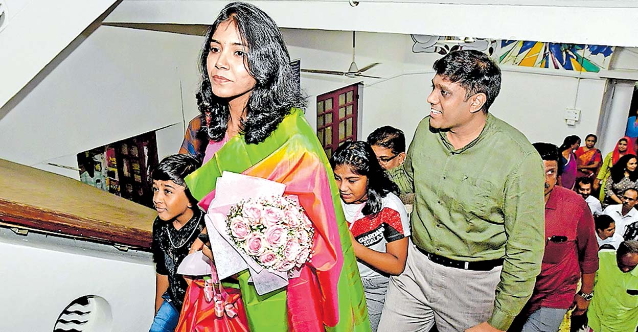 ടിസിഎസ് കമ്പനിയിലെ കോഡിങ് ജോലിയിൽ നിന്ന് സിവിൽ സർവീസിലേക്കെത്തിയത് ആ ...