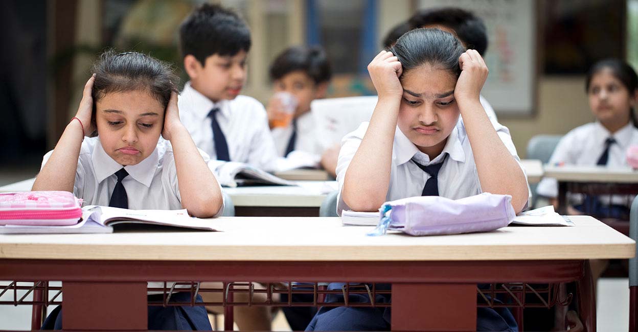 ക്രിസ്മസ് പരീക്ഷയ്ക്കിടെ സ്കോളർഷിപ് പരീക്ഷ | Students in a spot as ...