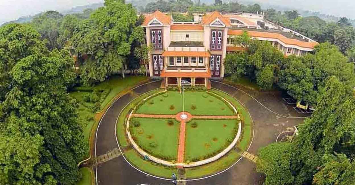 വിദ്യാർഥിനിയോട് സിൻഡിക്കറ്റംഗത്തിന്റെ മോശം പെരുമാറ്റം: ഐസിസി ...