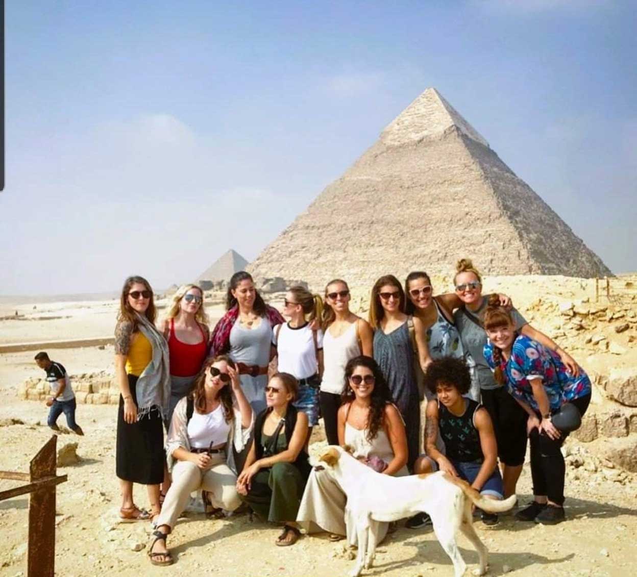 പിരമിഡിനു മുകളിൽകയറിയ നായ; ‘അപ്പോളോ’യ്ക്ക് ഇന്ന് ആഗോളപ്രശസ്തി ...