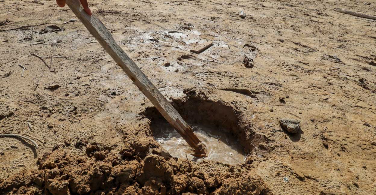 ഭൂമി ജലം പുറന്തള്ളുന്നു; മുങ്ങുന്ന സിൽറ്റൻ: എല്ലാം ഉപേക്ഷിച്ച് ...