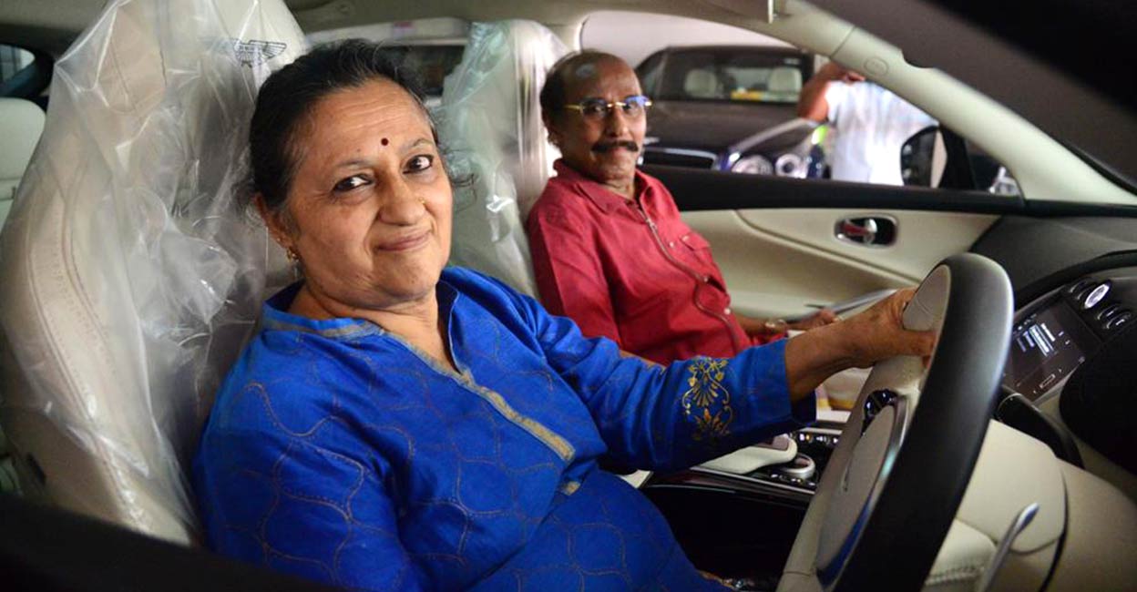 ഭീമയുടെ 5 കോടിയുടെ ആസ്റ്റൺ മാർട്ടിൻ ഡിബിഎക്സ്, വിഡിയോ കാണാം | Bhima ...